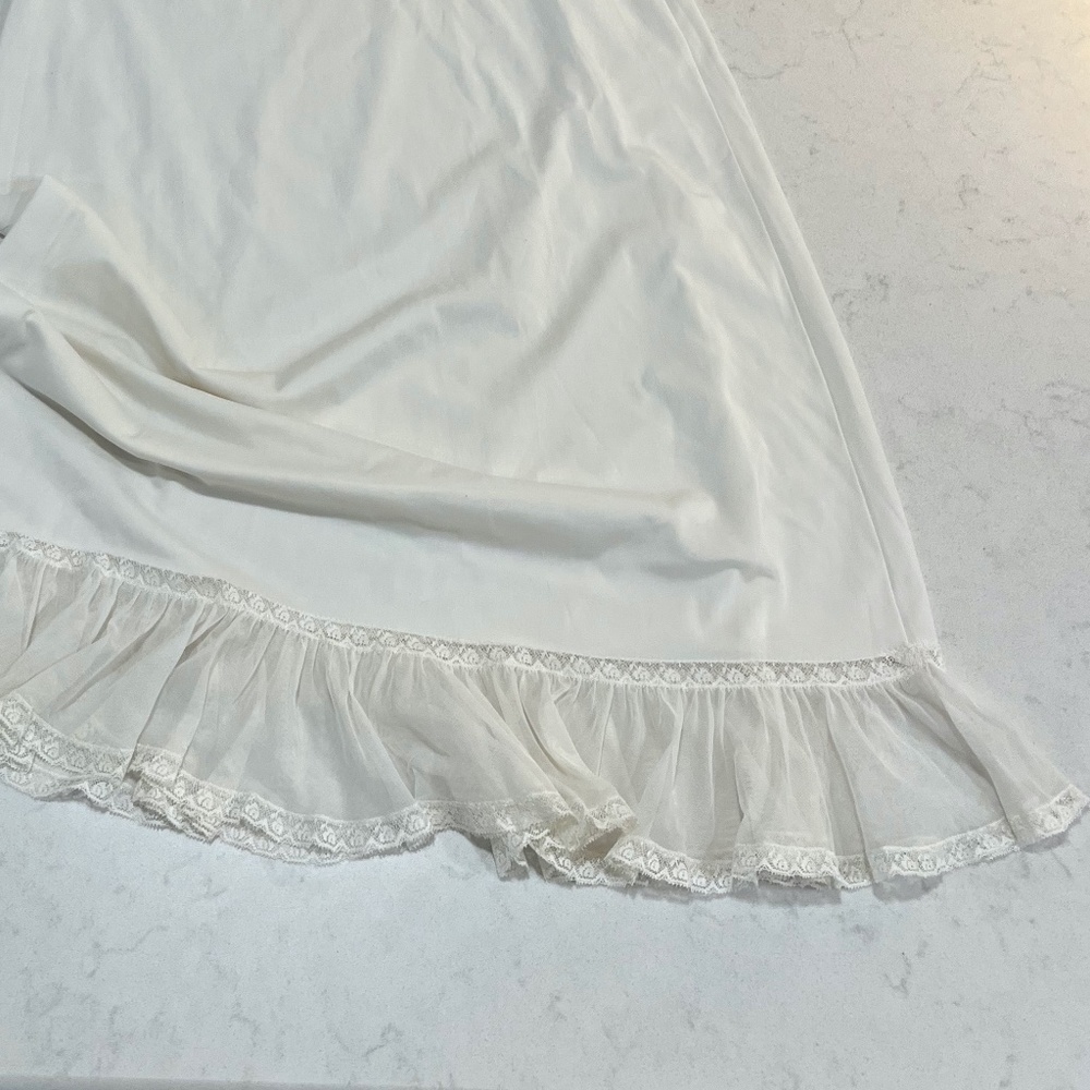 Vintage Lingerie Creme White Nylon Full Dress Slip Me… Gem